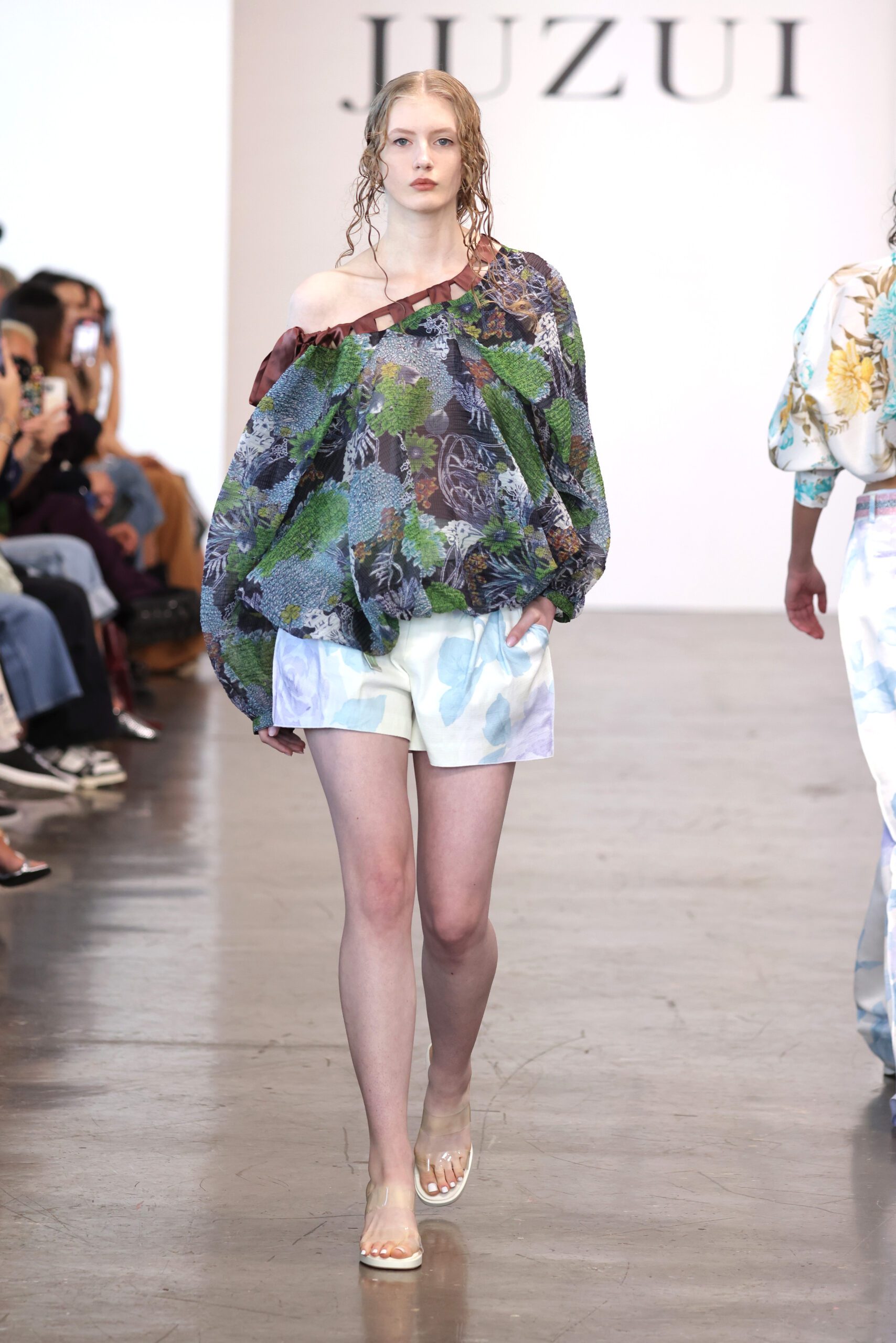 JUZUI SS 25 : A Blossoming Tribute to Florals - The Garnette Report